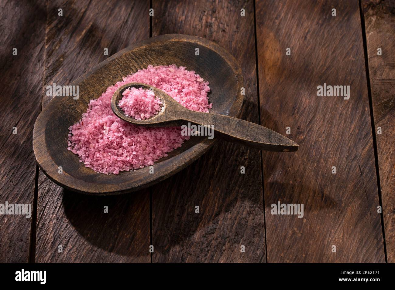 Fine red wine salt crystals in the wooden bowl Stock Photo - Alamy