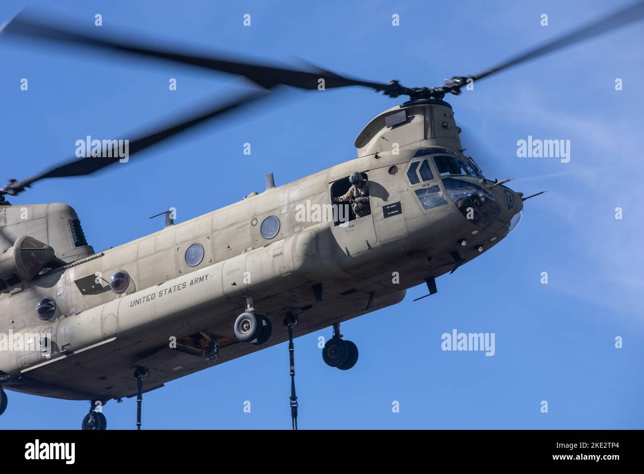 A U.S. Army CH-47 Chinook from the 25th Combat Aviation Brigade, 25th ...