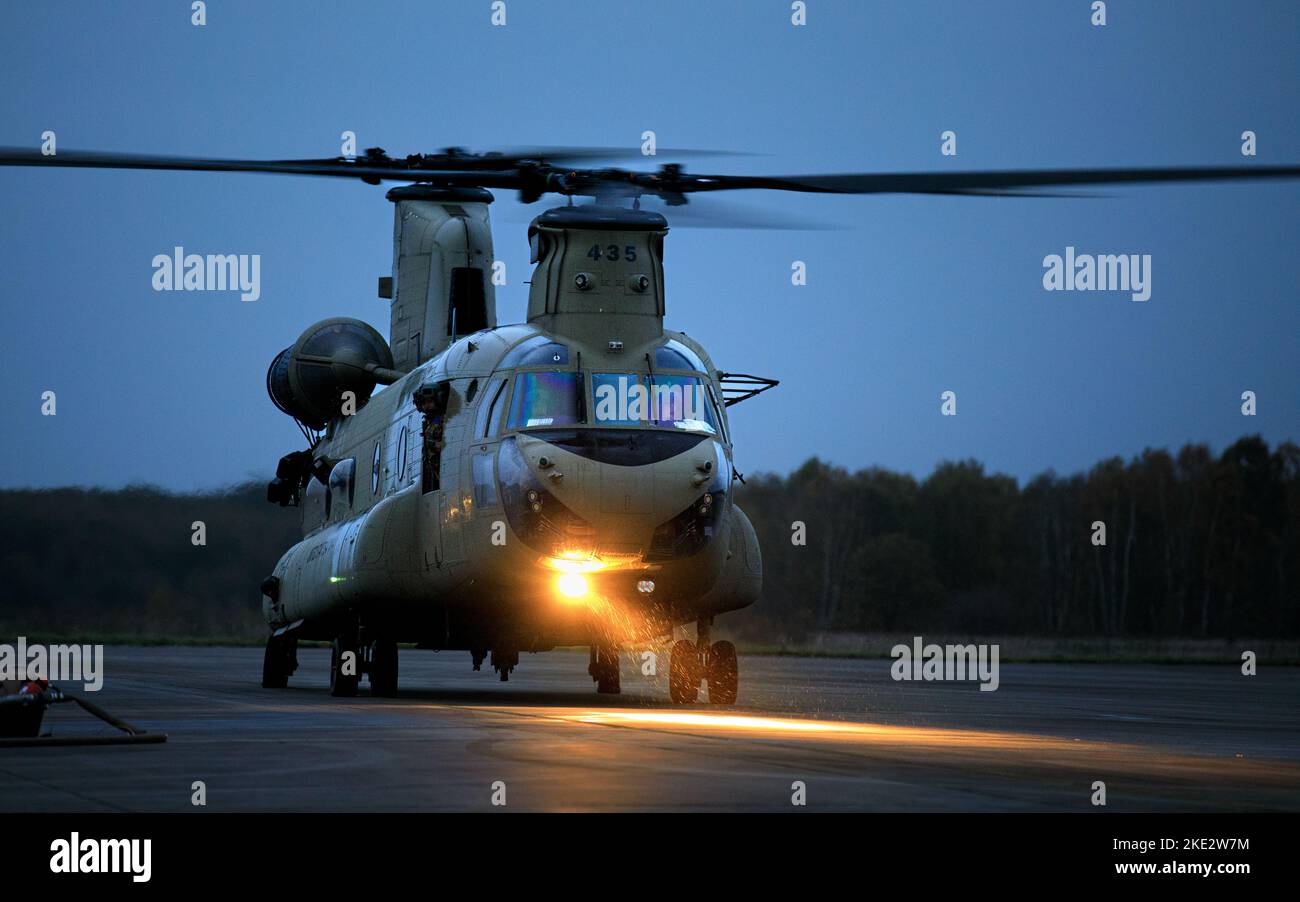 A U.S. Army CH-47F Chinook helicopter from 1st Battalion, 214th ...
