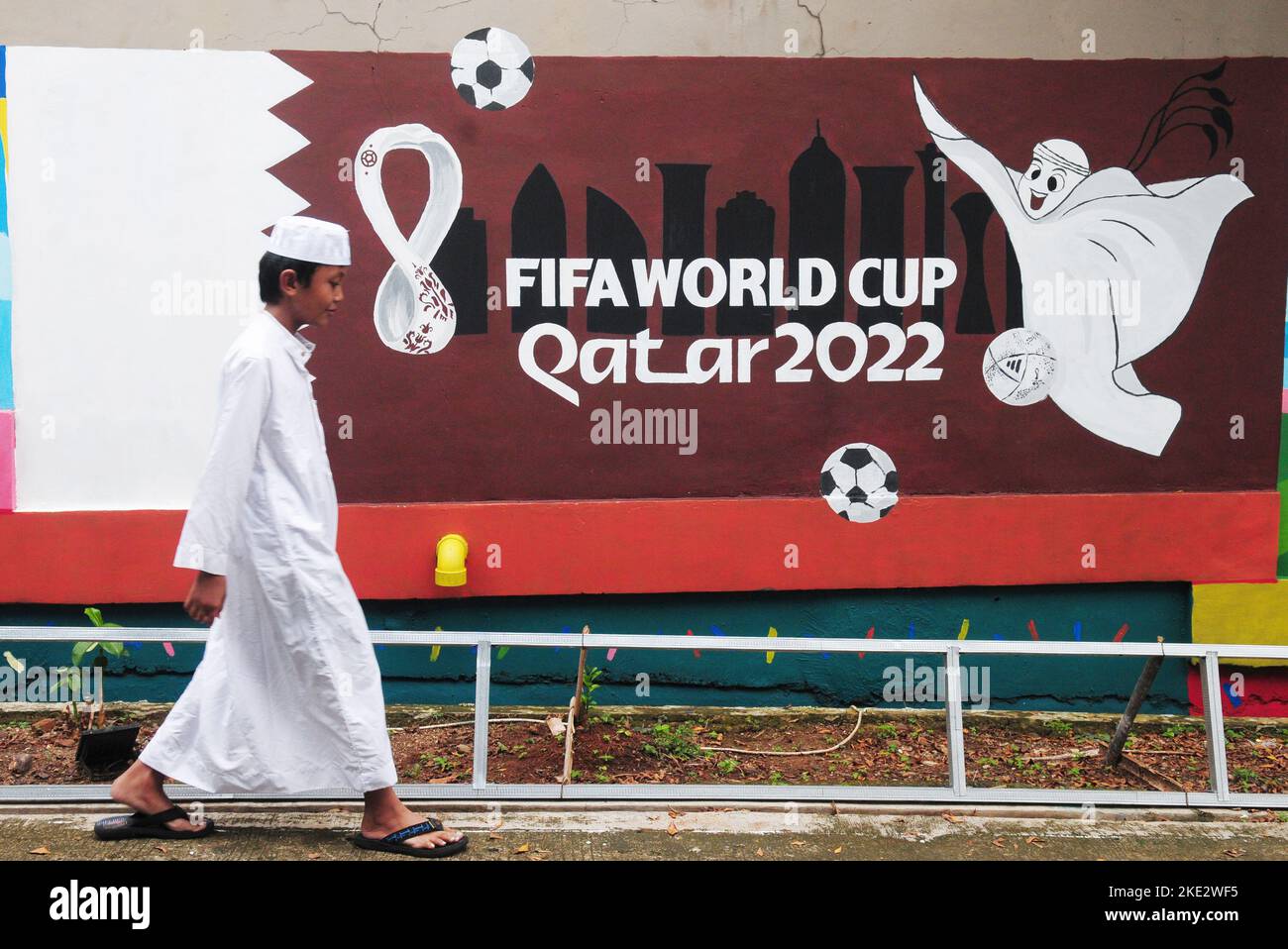 Depok, WEST JAVA, Indonesia. 9th Nov, 2022. Residents finish making ...