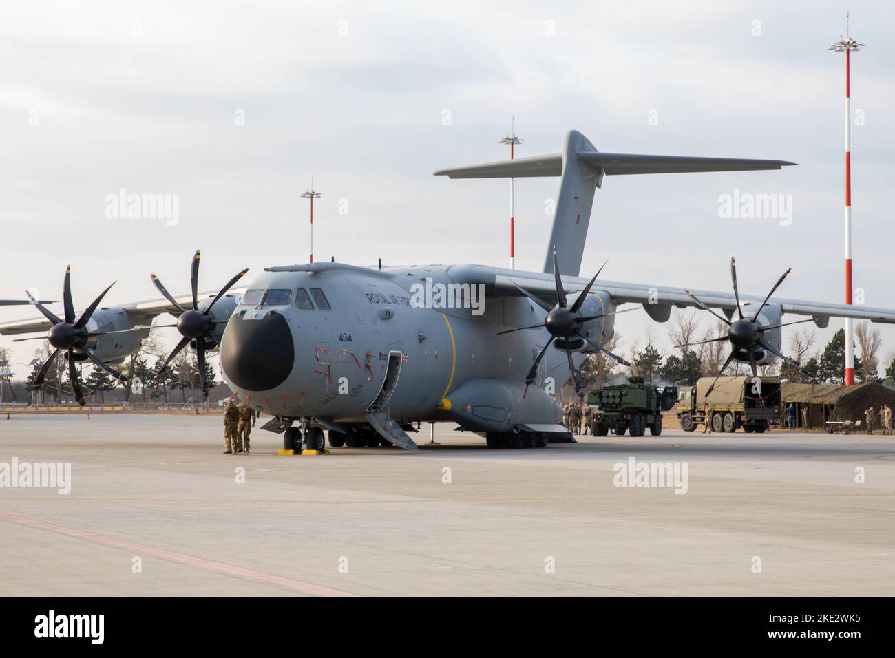 Personnel from the Romanian Land Forces 8th Tactical Operational ...