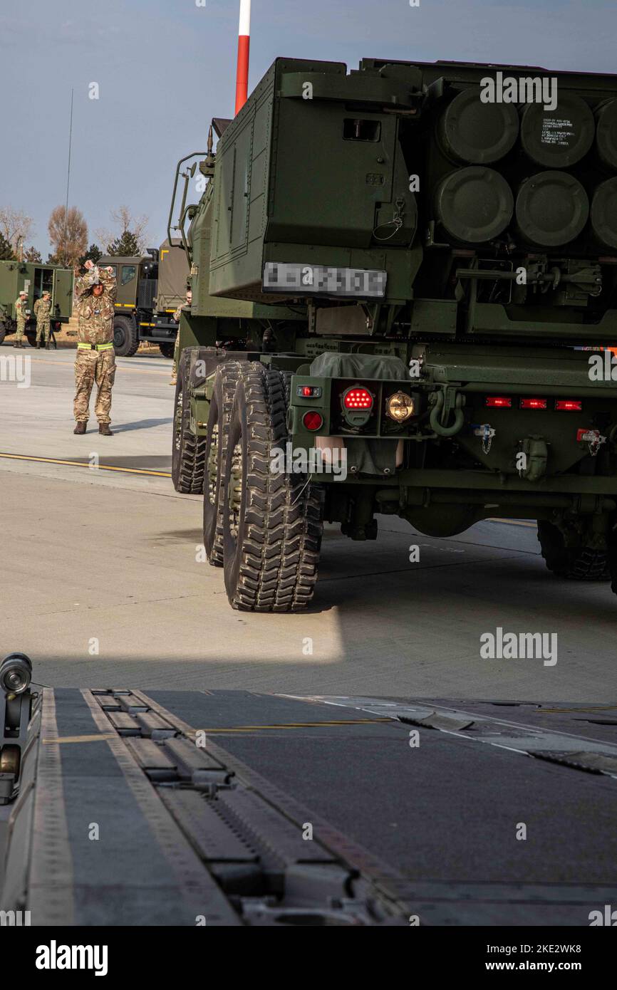 Personnel from the Romanian Land Forces 8th Tactical Operational ...
