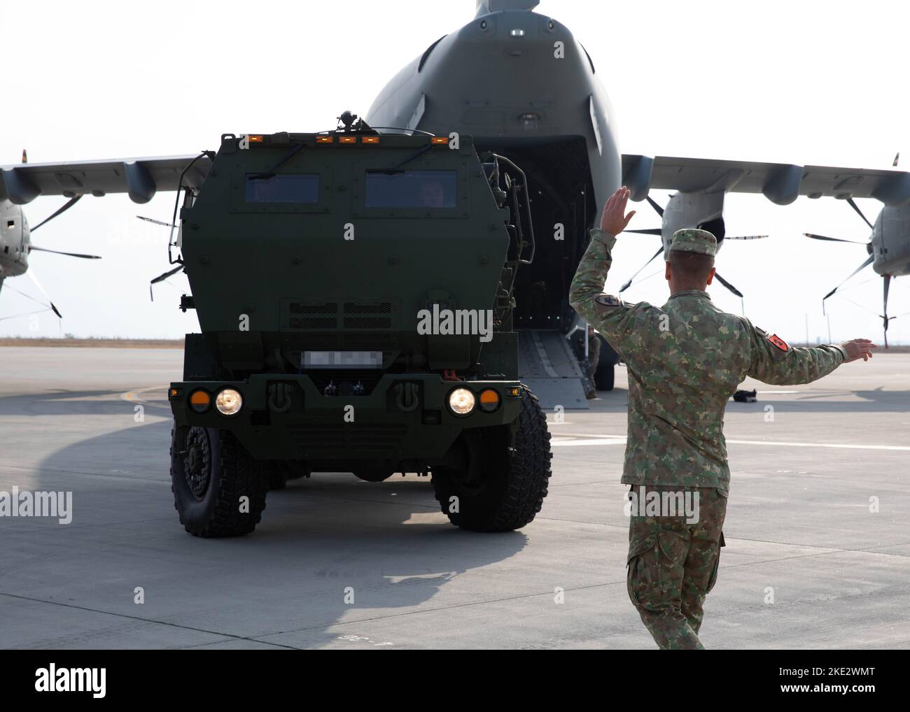 Personnel from the Romanian Land Forces 8th Tactical Operational ...