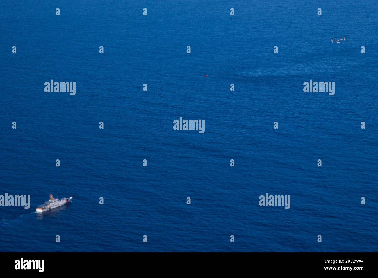 A U.S. Marine Corps MV-22B Osprey assigned to Marine Aviation Weapons ...