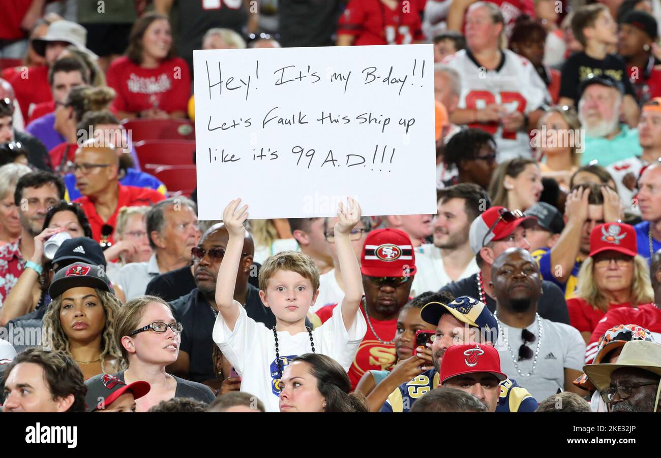 Holdss hi-res stock photography and images - Alamy