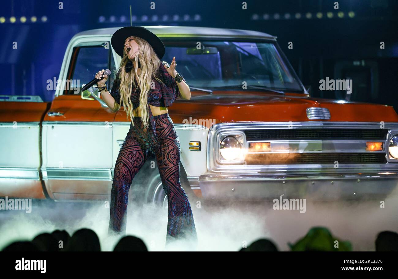 Nashville, United States. 09th Nov, 2022. Lainey Wilson performs "wait ...