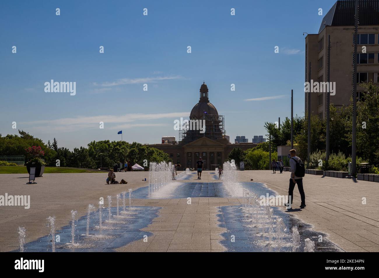 State capitol executive tower hi-res stock photography and images - Alamy