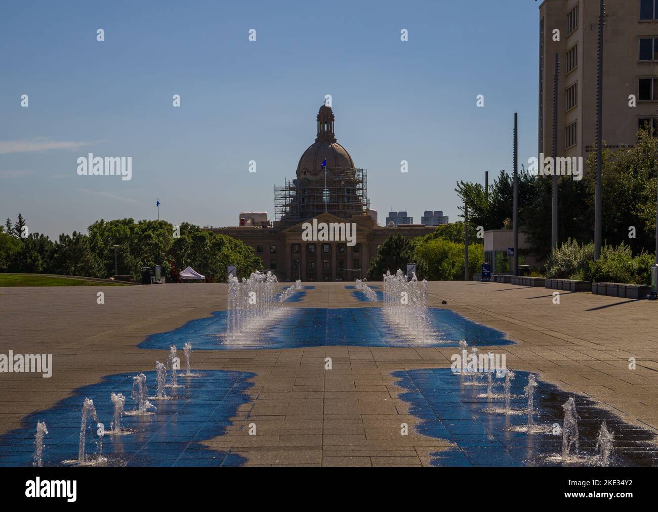 State capitol executive tower hi-res stock photography and images - Alamy