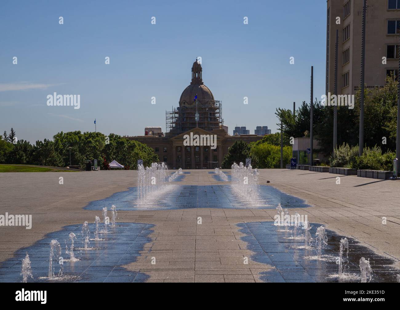 State capitol executive tower hi-res stock photography and images - Alamy