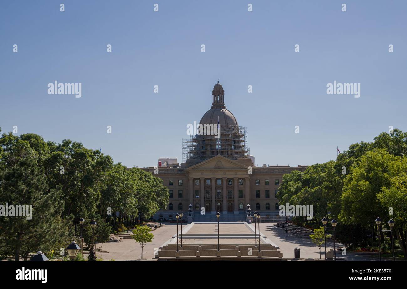 State capitol executive tower hi-res stock photography and images - Alamy