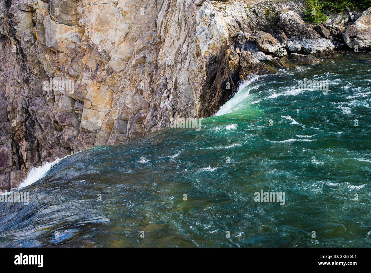 The top edge of Yellowstone Falls, Yellowstone National Park, Wyoming ...