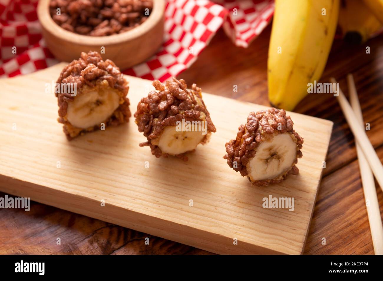 Banana sushi sweet rolls with caramel, peanut butter and chocolate ...