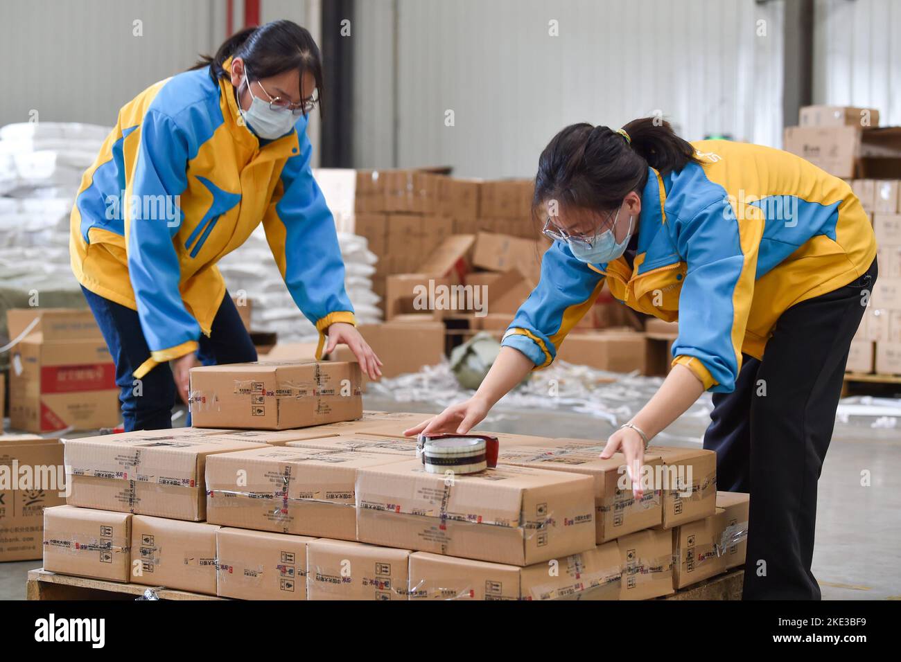 NANJING, CHINA - NOVEMBER 10, 2022 - A worker packs goods at Suning ...