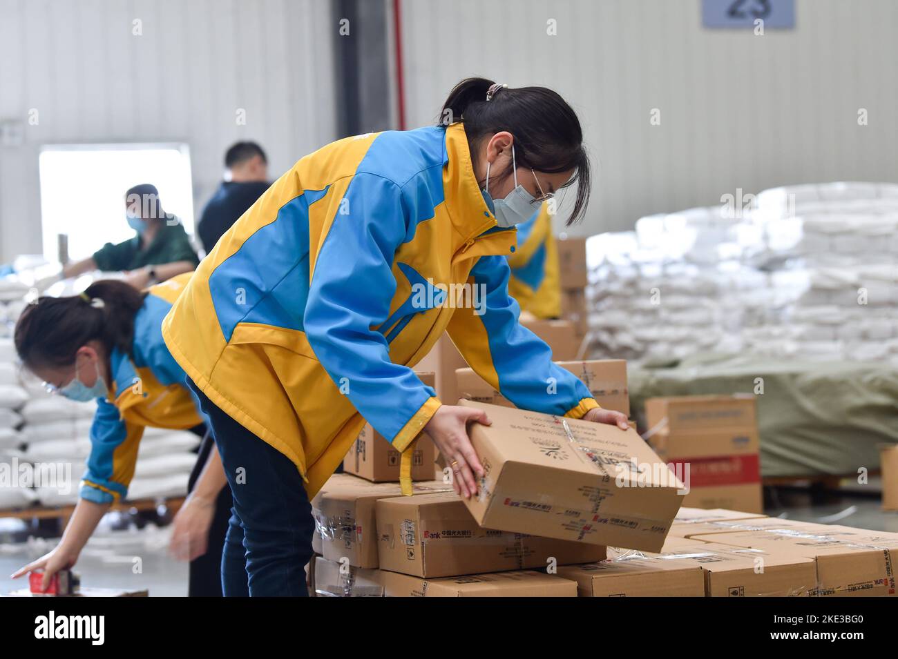 NANJING, CHINA - NOVEMBER 10, 2022 - A worker packs goods at Suning ...