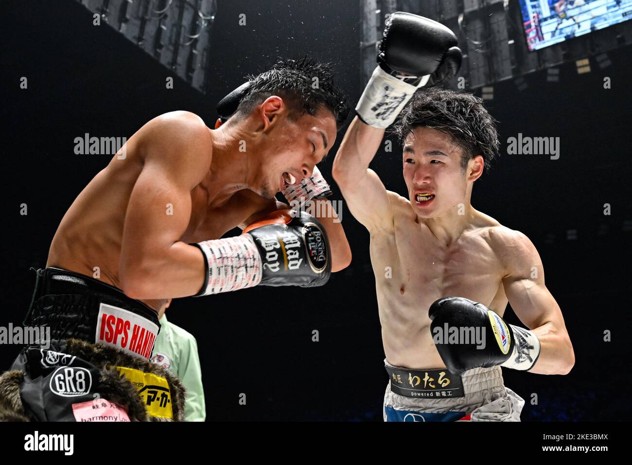 Saitama, Japan. 1st Nov, 2022. WBC light flyweight champion Kenshiro Teraji (white trunks) and ...