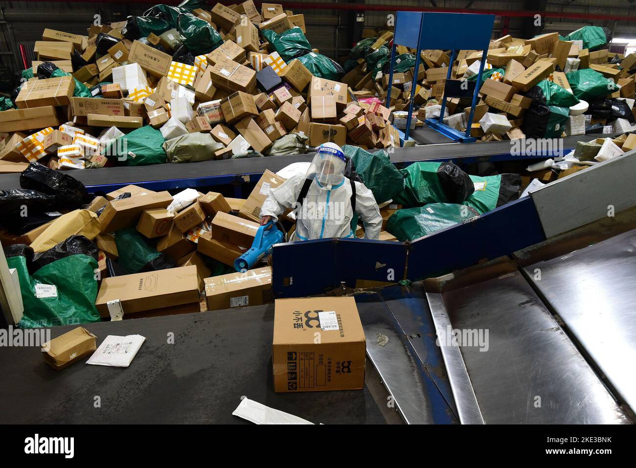 HANDAN, CHINA - NOVEMBER 10, 2022 - Staff disinfect mail at the Network ...
