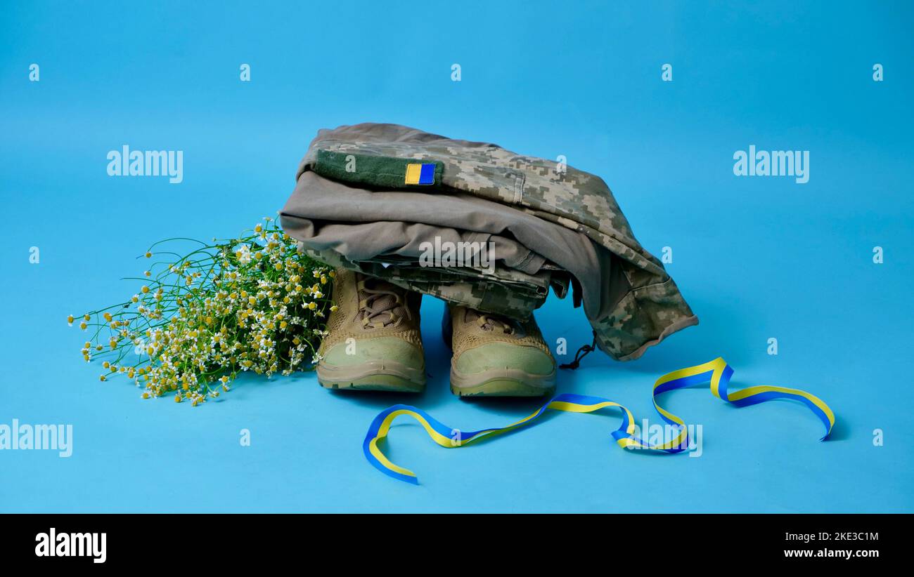 Blue military uniform hi-res stock photography and images - Alamy
