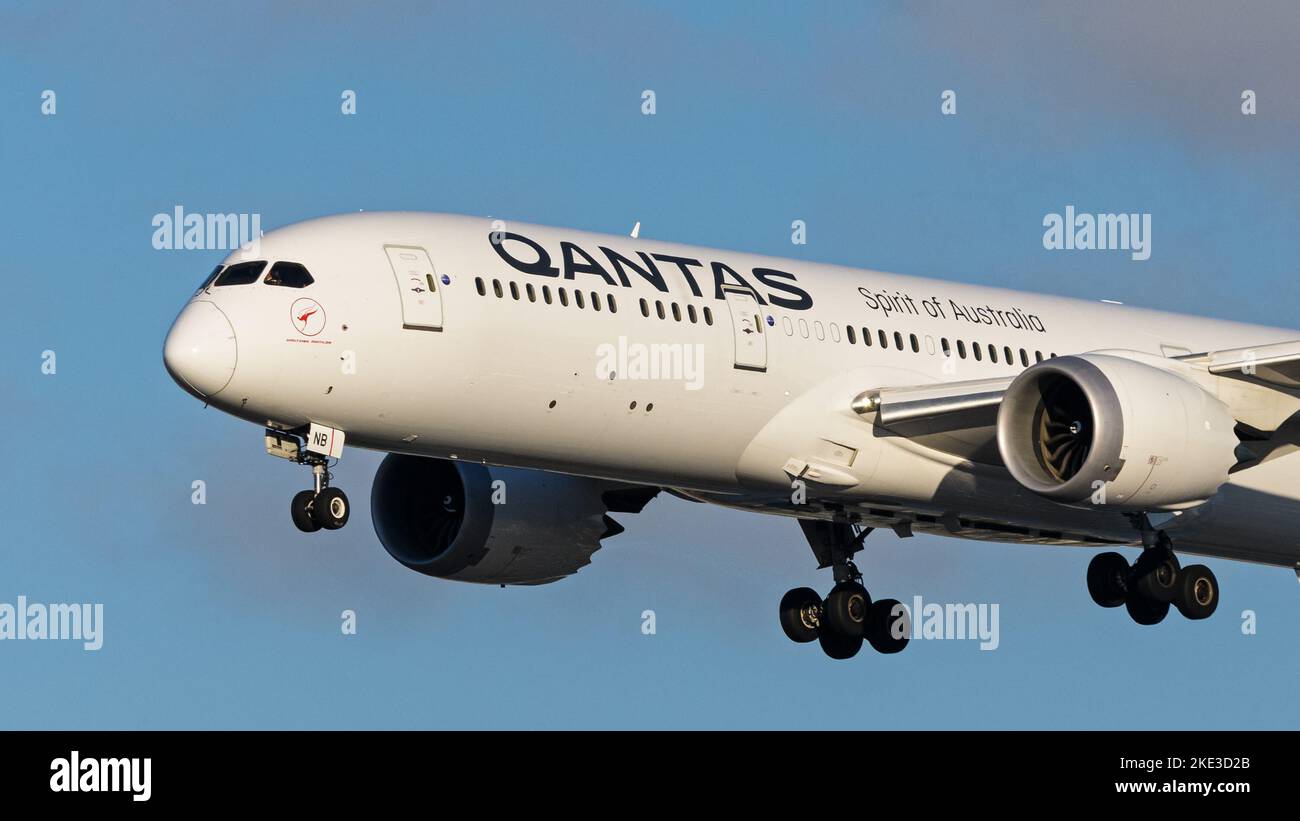Richmond, British Columbia, Canada. 9th Nov, 2022. A Qantas Boeing 787 ...