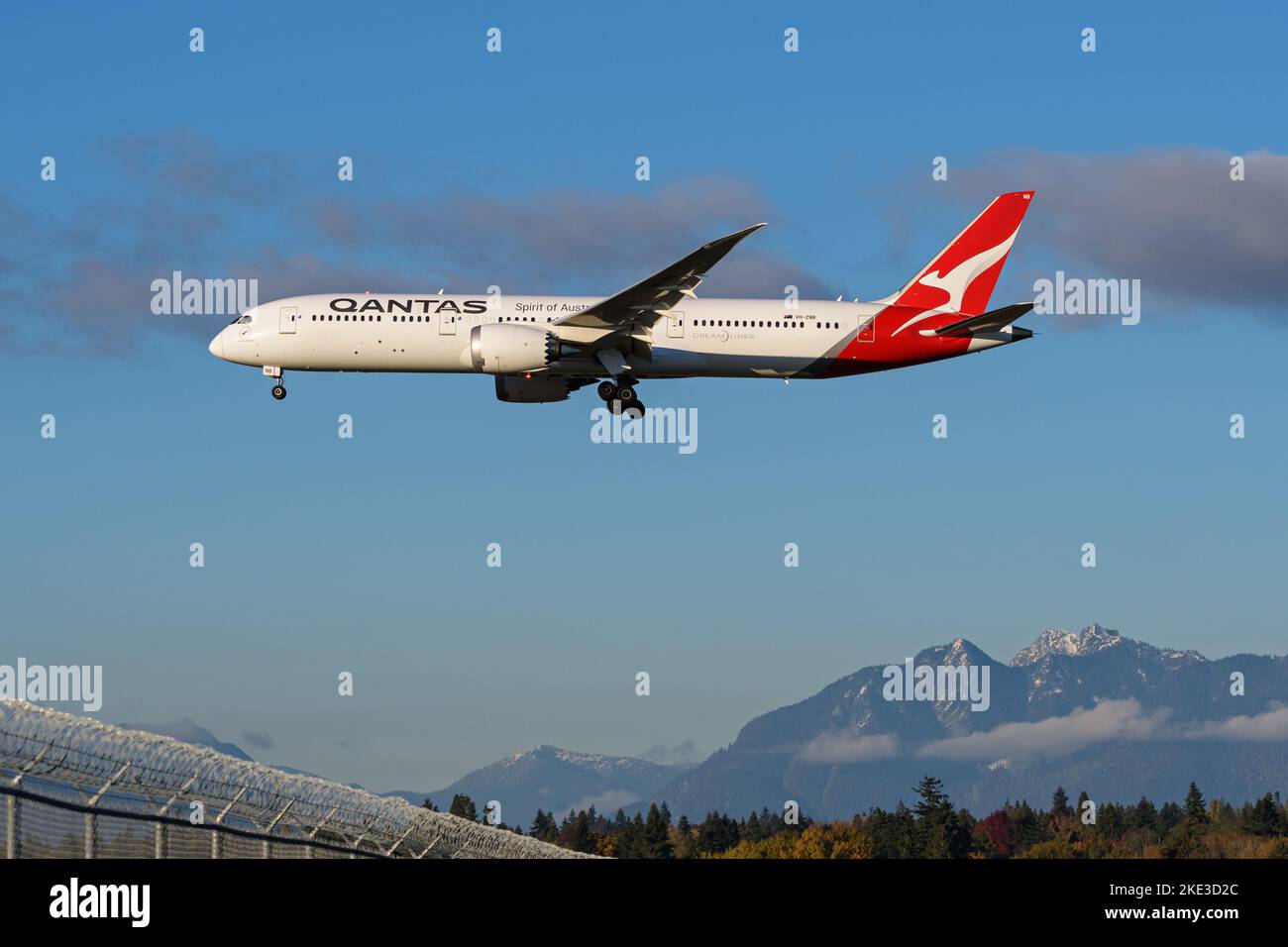 Richmond, British Columbia, Canada. 9th Nov, 2022. A Qantas Boeing 787 ...