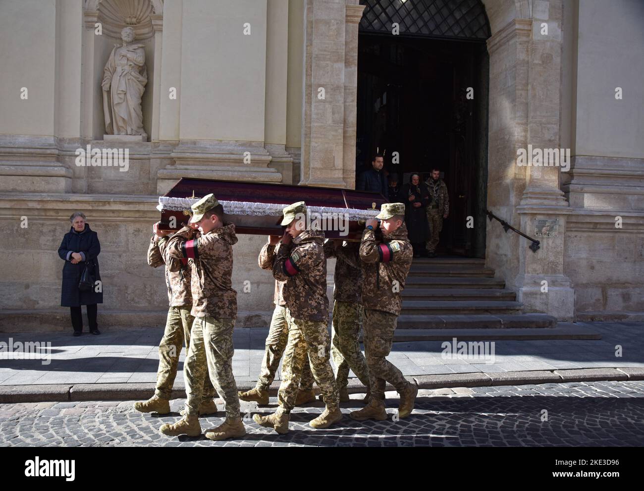 Army soldier carrying dead body death military hi-res stock photography ...