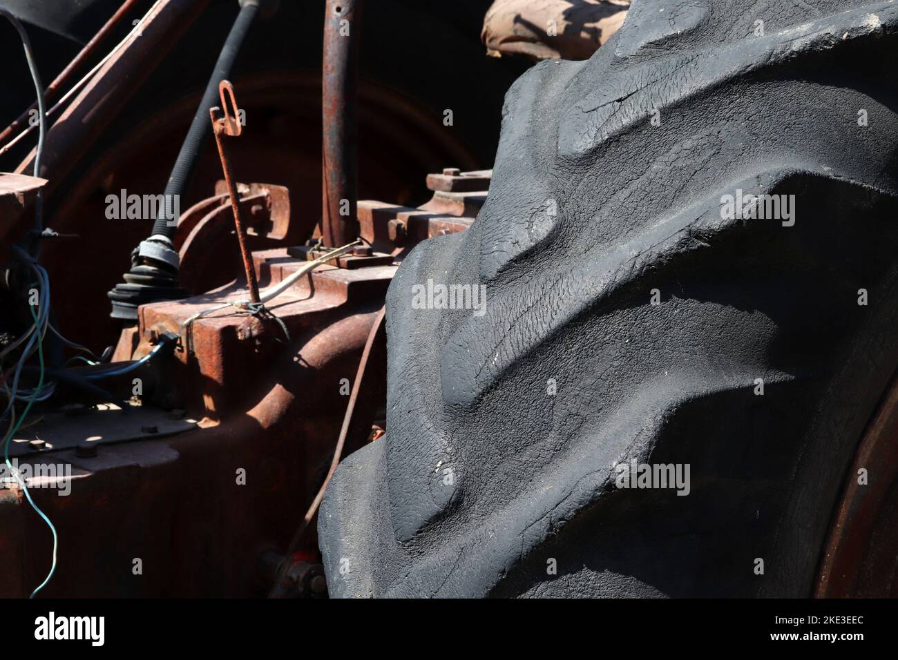 Old rusty tractor wheel tyre hi-res stock photography and images - Alamy