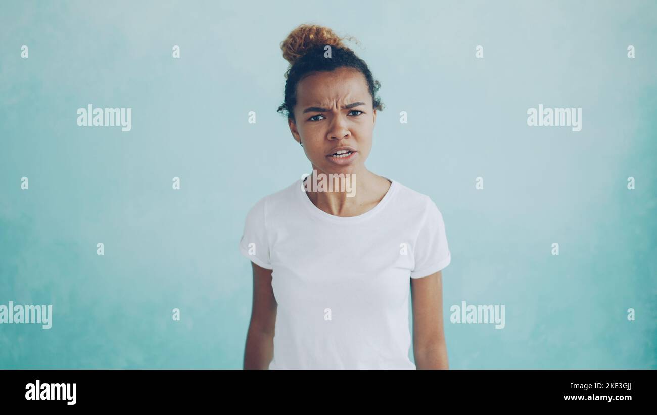 Portrait of angry African American woman talking and gesturing ...