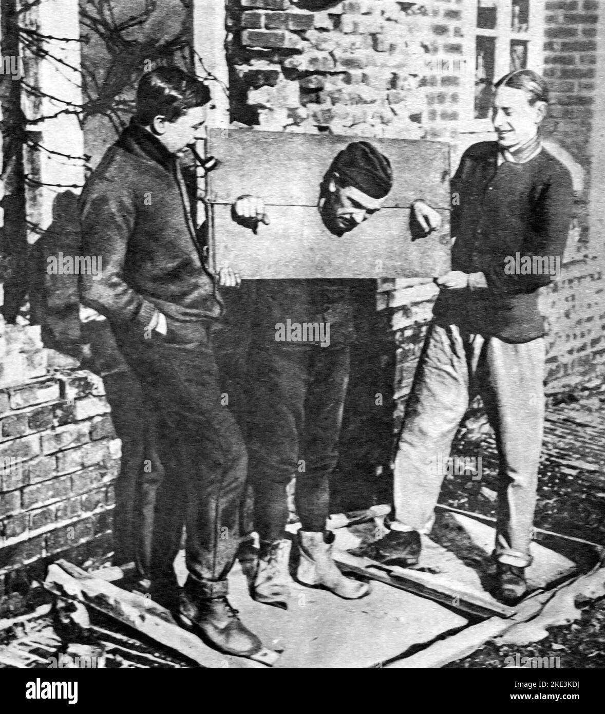 Cangue hi-res stock photography and images - Alamy