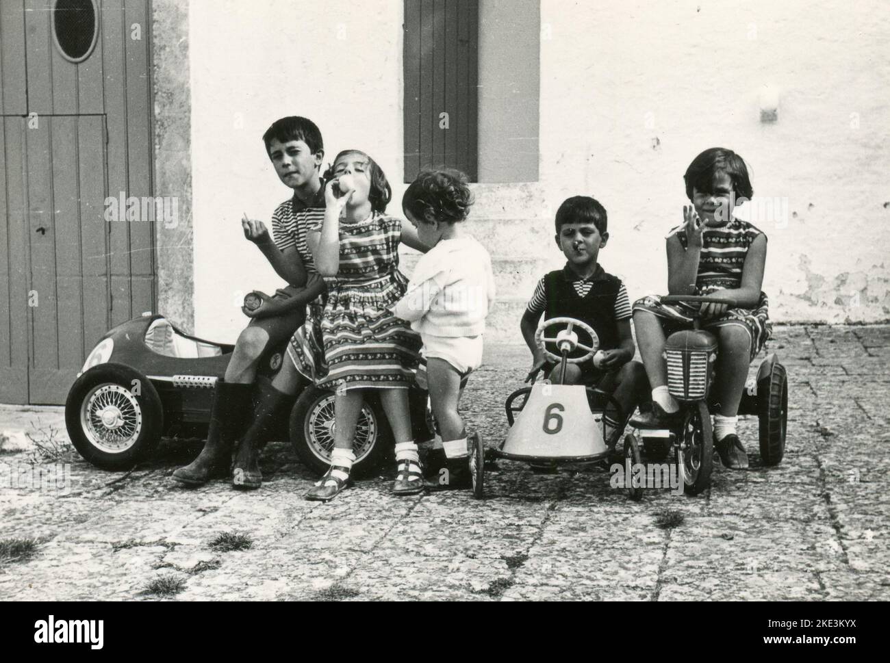 1960s children playing hi-res stock photography and images - Alamy