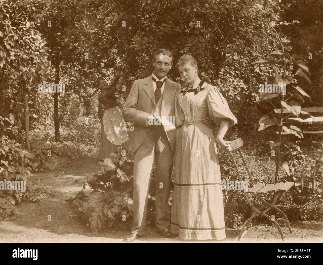1910s man garden hi-res stock photography and images - Alamy