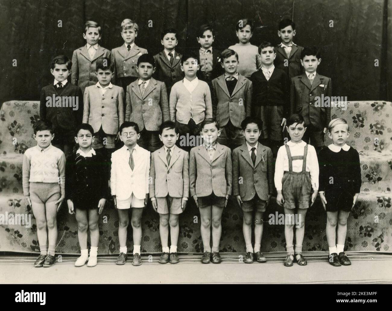 Class photo with pupils from the elementary school, Italy 1940s Stock ...