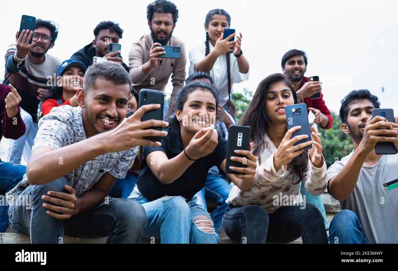 Playing watching crowd media hi-res stock photography and images - Alamy