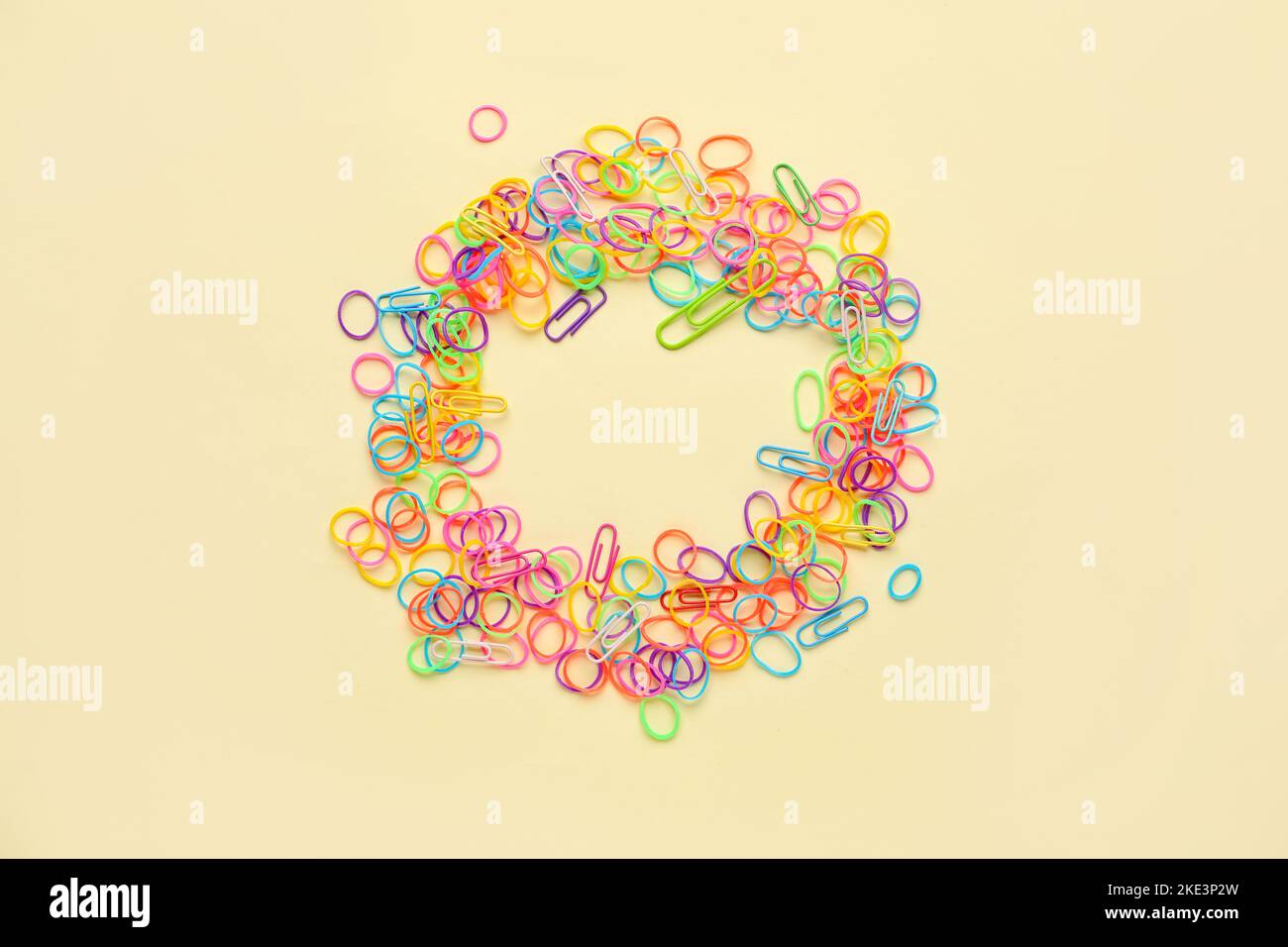 Elastic bands paper clips hi-res stock photography and images - Alamy