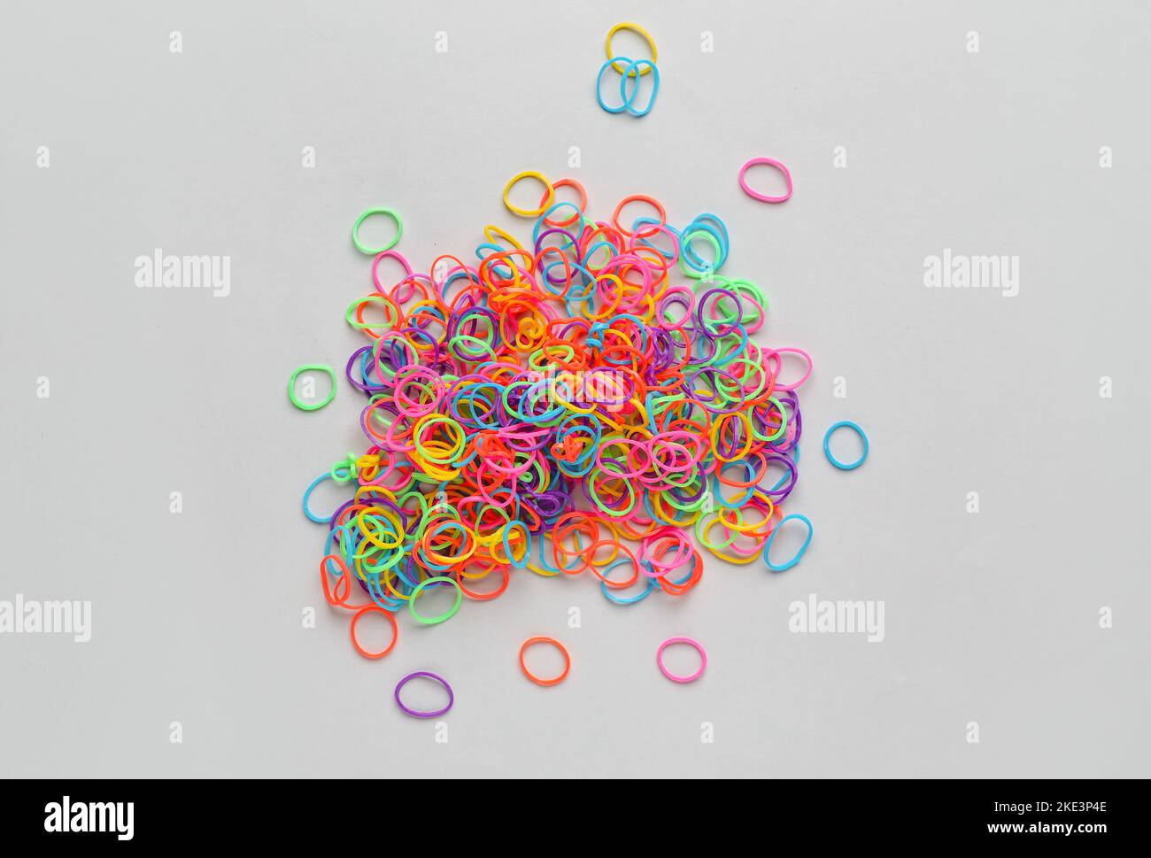 Heap of office rubber bands on white background Stock Photo - Alamy