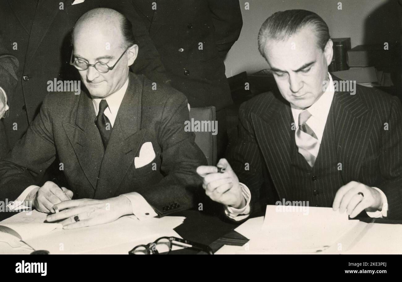 West German Ambassador Vollrath Maltzan (left) and French diplomat ...