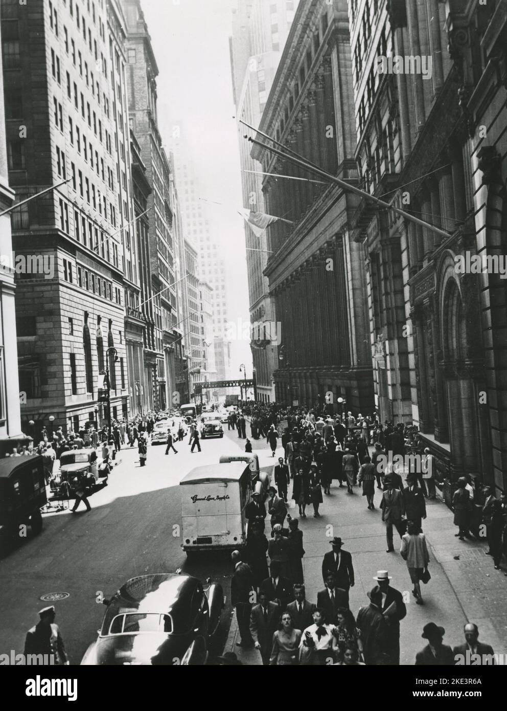 View of Wall Street in Lower Manhattan, New York City, USA 1950s Stock ...