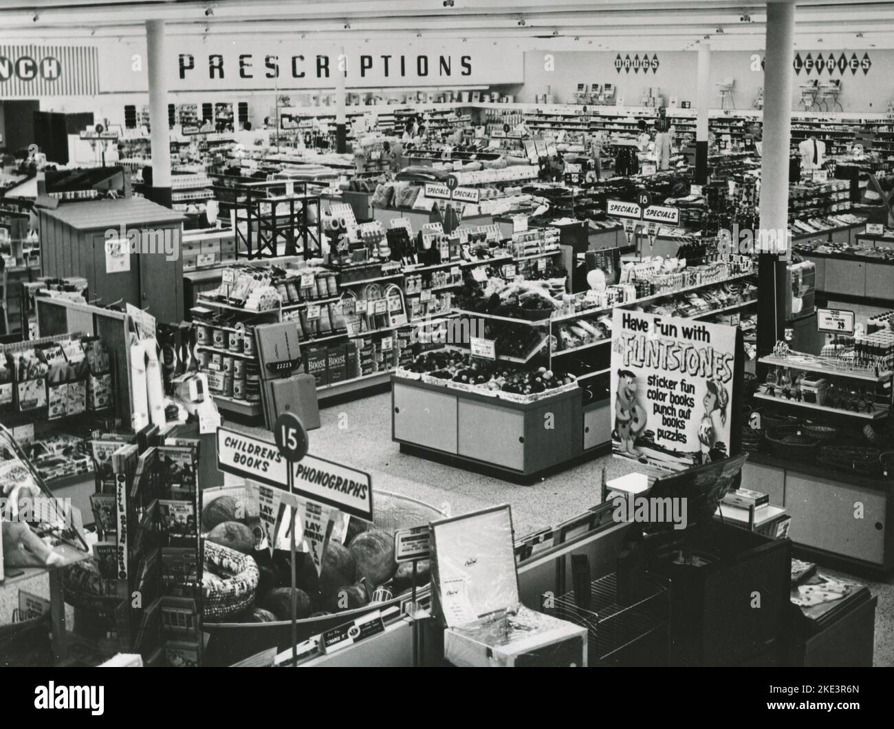 Supermarket 1970s hi-res stock photography and images - Alamy