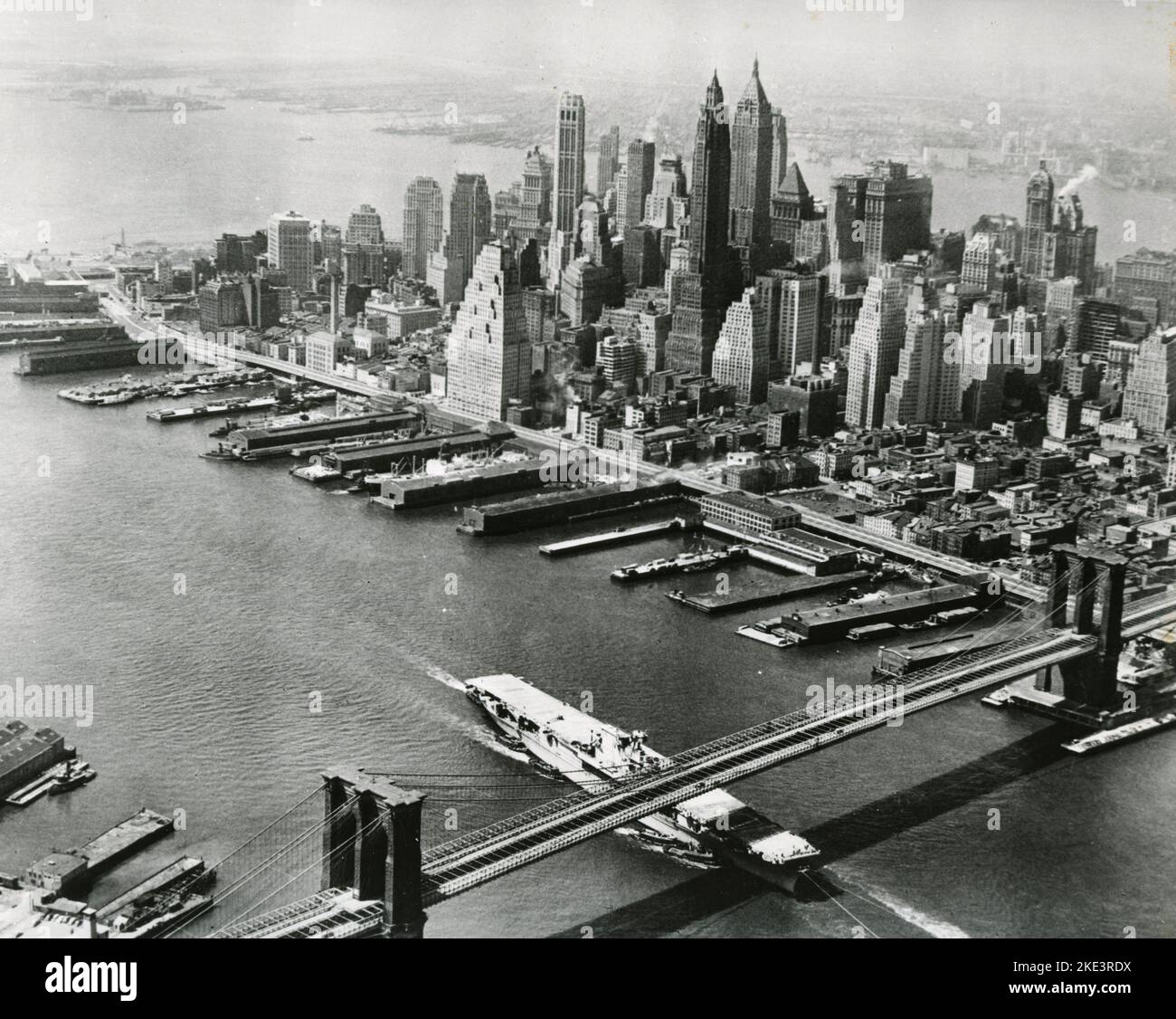 Aerial view of the Brooklyn Bridge and Lower Manhattan, New York City ...