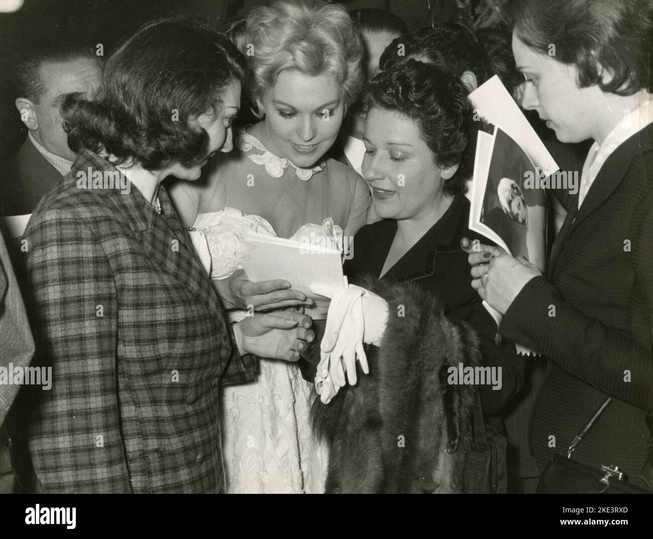 American actress Kim Novak signing autographs for the fans, Rome, Italy ...