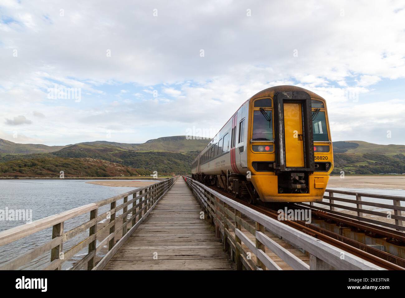 Barmouth train hi-res stock photography and images - Alamy