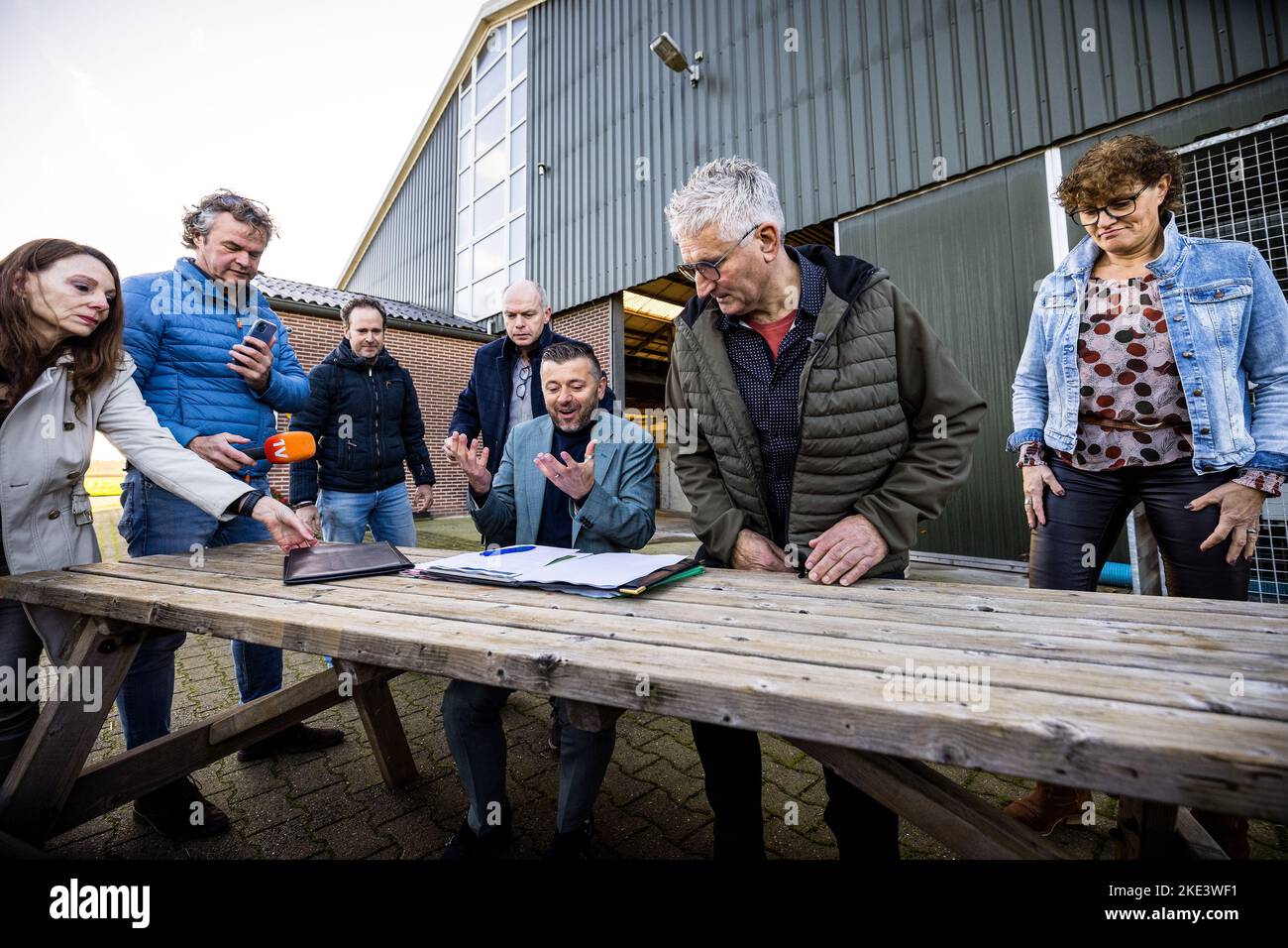2022-11-10 09:11:42 WEERT - Cattle farmers Gert and Rianne Krol ...