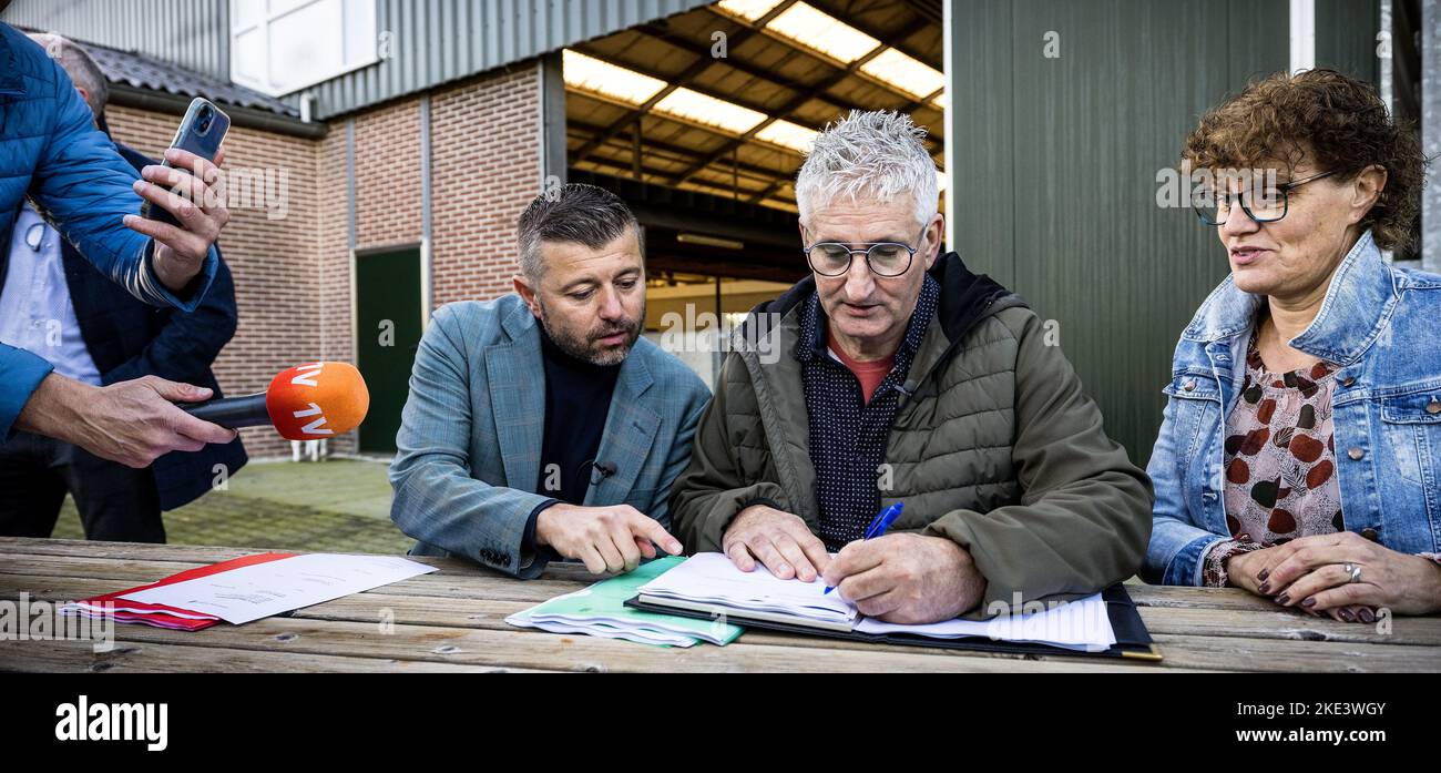 2022-11-10 09:11:56 WEERT - Cattle farmers Gert and Rianne Krol ...