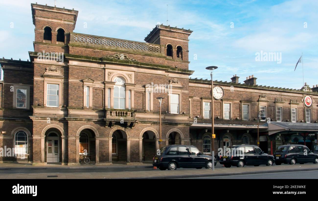 Chester station entrance hi-res stock photography and images - Alamy