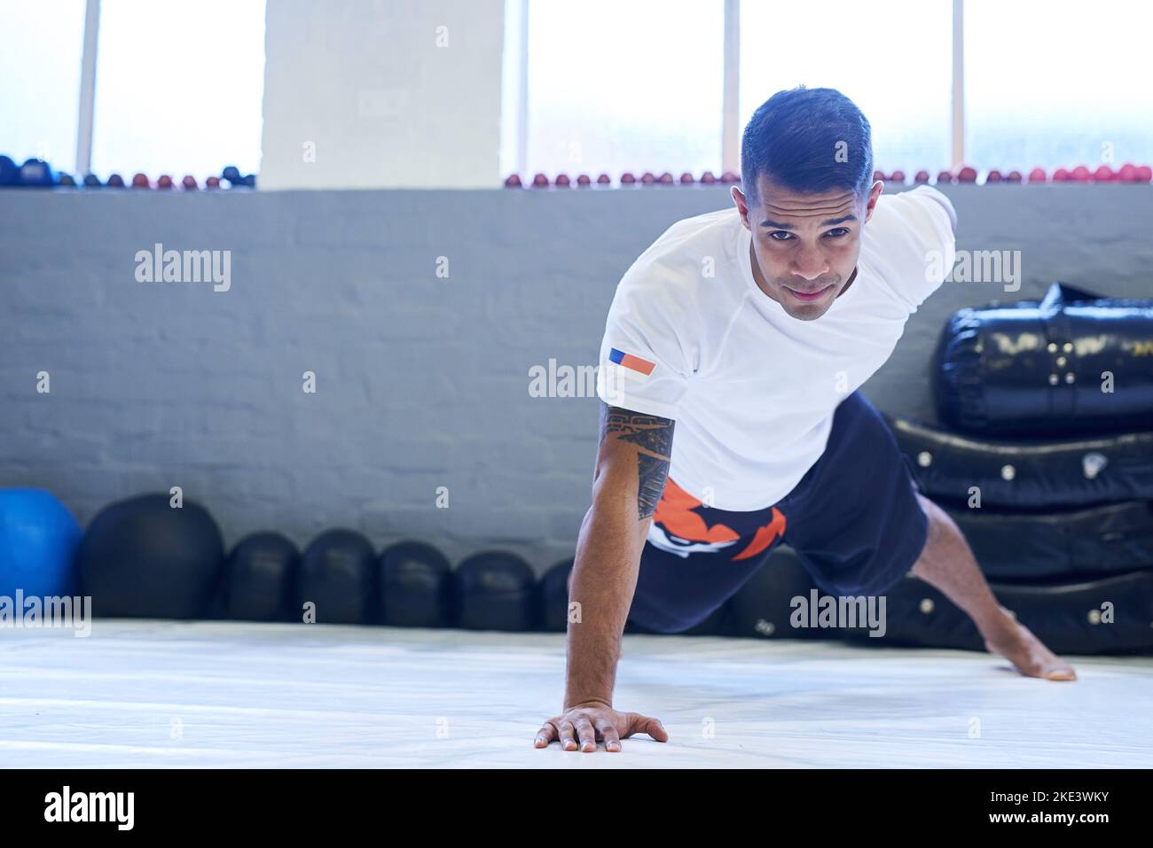 Man pushups one arm hi-res stock photography and images - Alamy