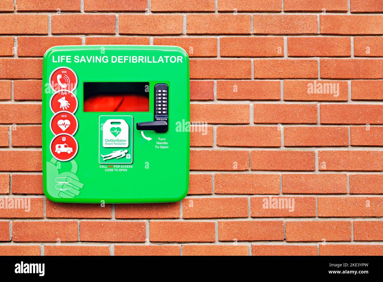 Defibrillator emergency hi-res stock photography and images - Alamy