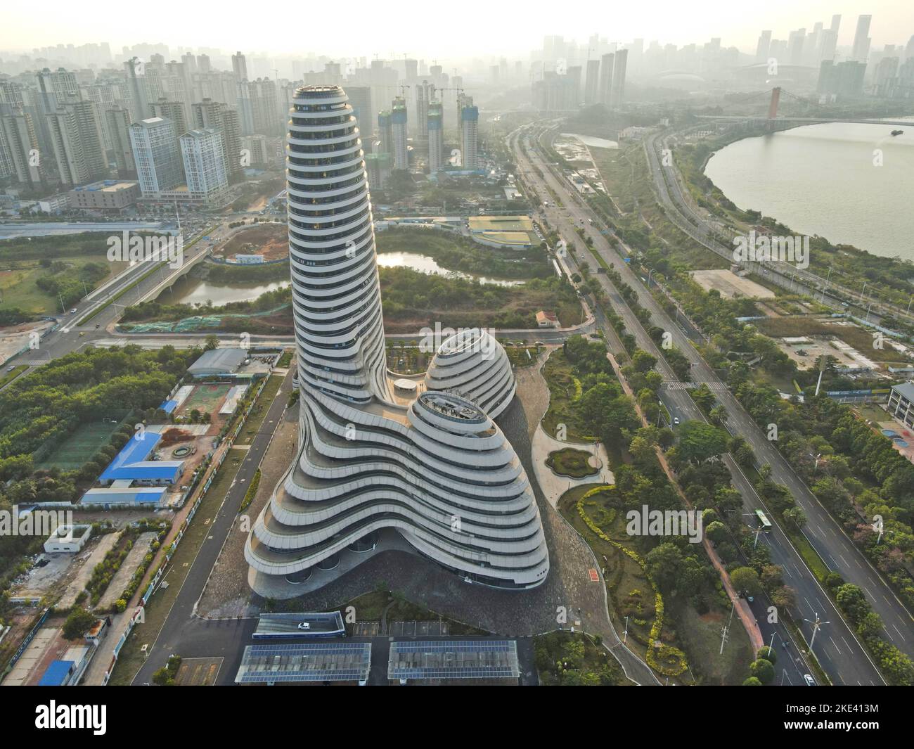 The 31-storey terraced building with a unique appearance in Nanning ...
