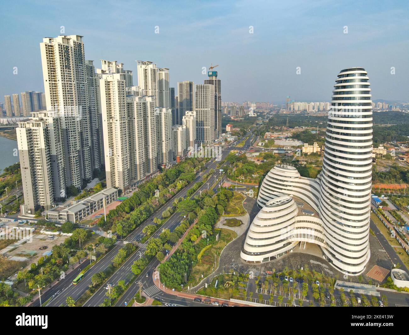 The 31-storey terraced building with a unique appearance in Nanning ...