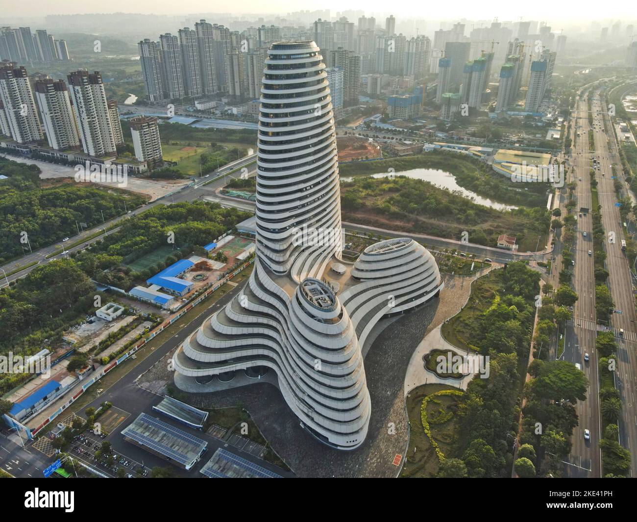 The 31-storey terraced building with a unique appearance in Nanning ...