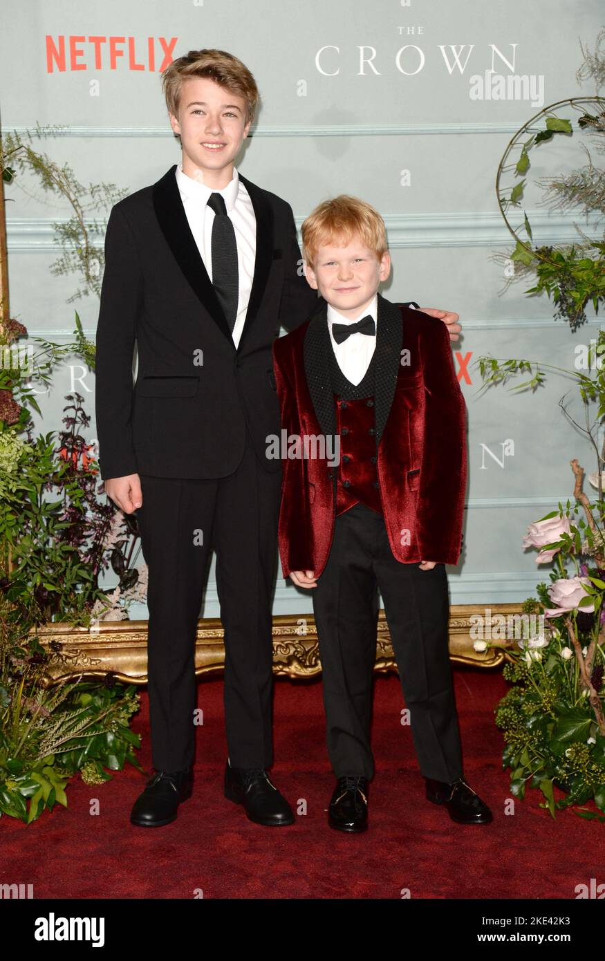 Burgandy bow tie hi-res stock photography and images - Alamy