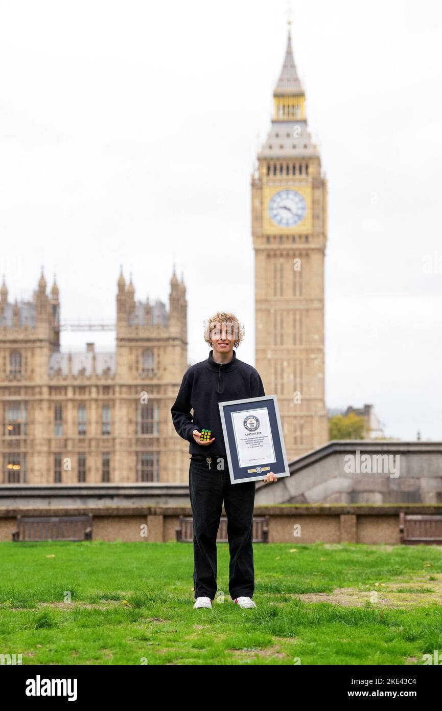 Rotating cubes hi-res stock photography and images - Alamy