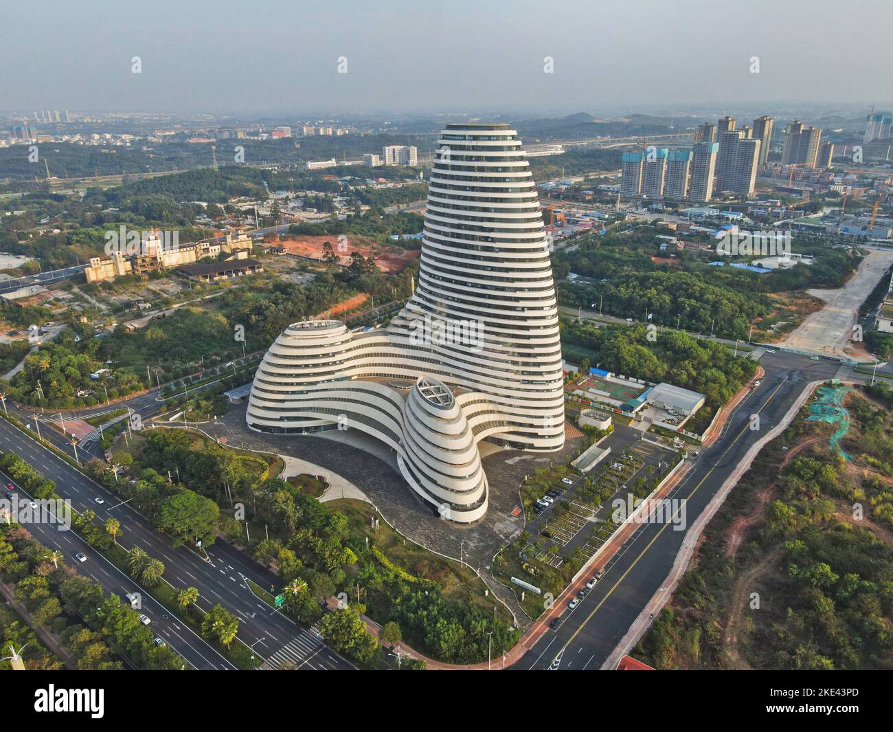 The 31-storey terraced building with a unique appearance in Nanning ...